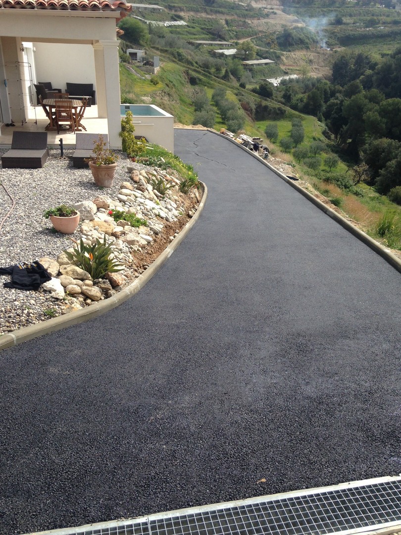 Goudron et enrobés dans les Alpes Maritimes - 06 Goudronnage